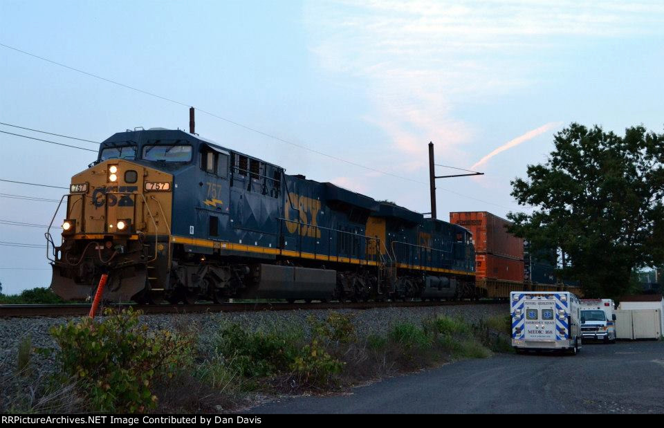 CSX ES44AH 757 leads Q191-24